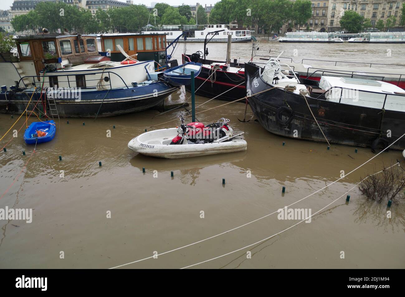 Inondation louvre hi-res stock photography and images - Alamy
