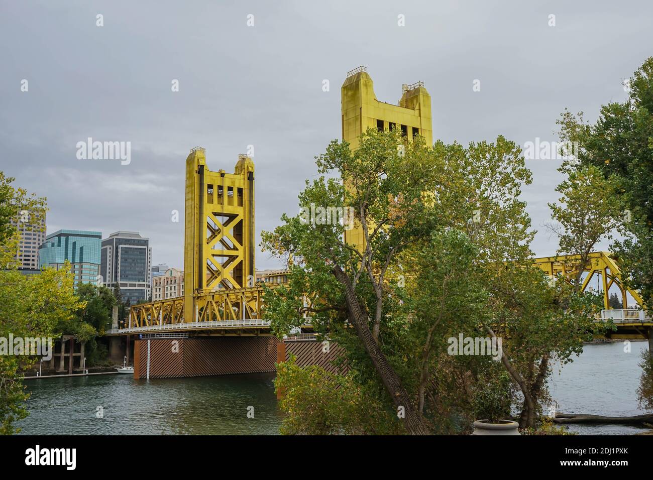 Tower Bridge Across Sacramento River Stock Photo - Alamy