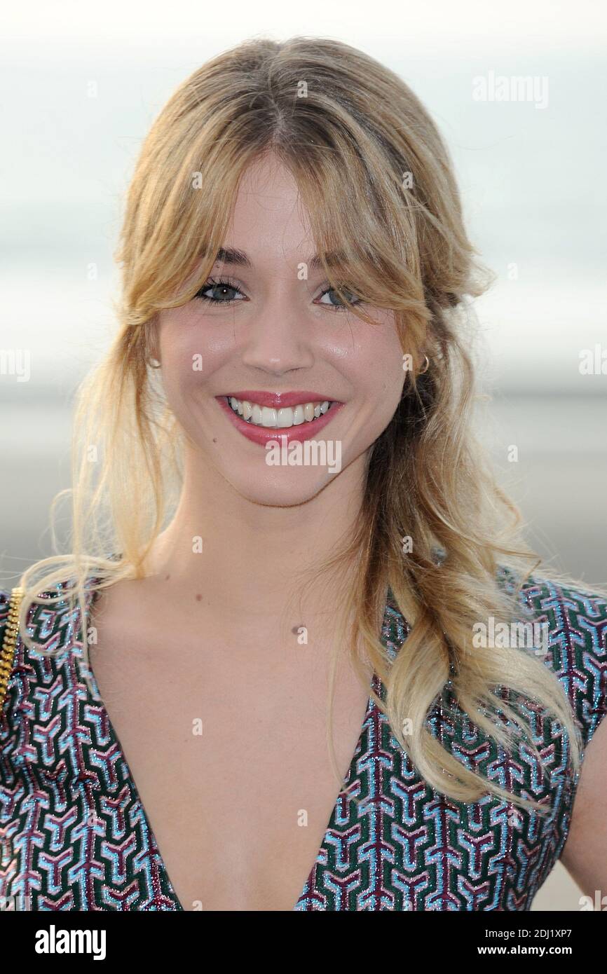 Alice Isaaz assiste a un photocall lors du 30eme Festival du Film de ...