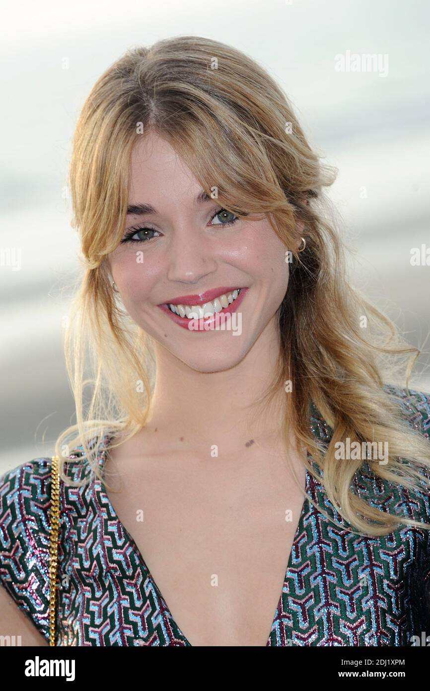 Alice Isaaz assiste a un photocall lors du 30eme Festival du Film de ...