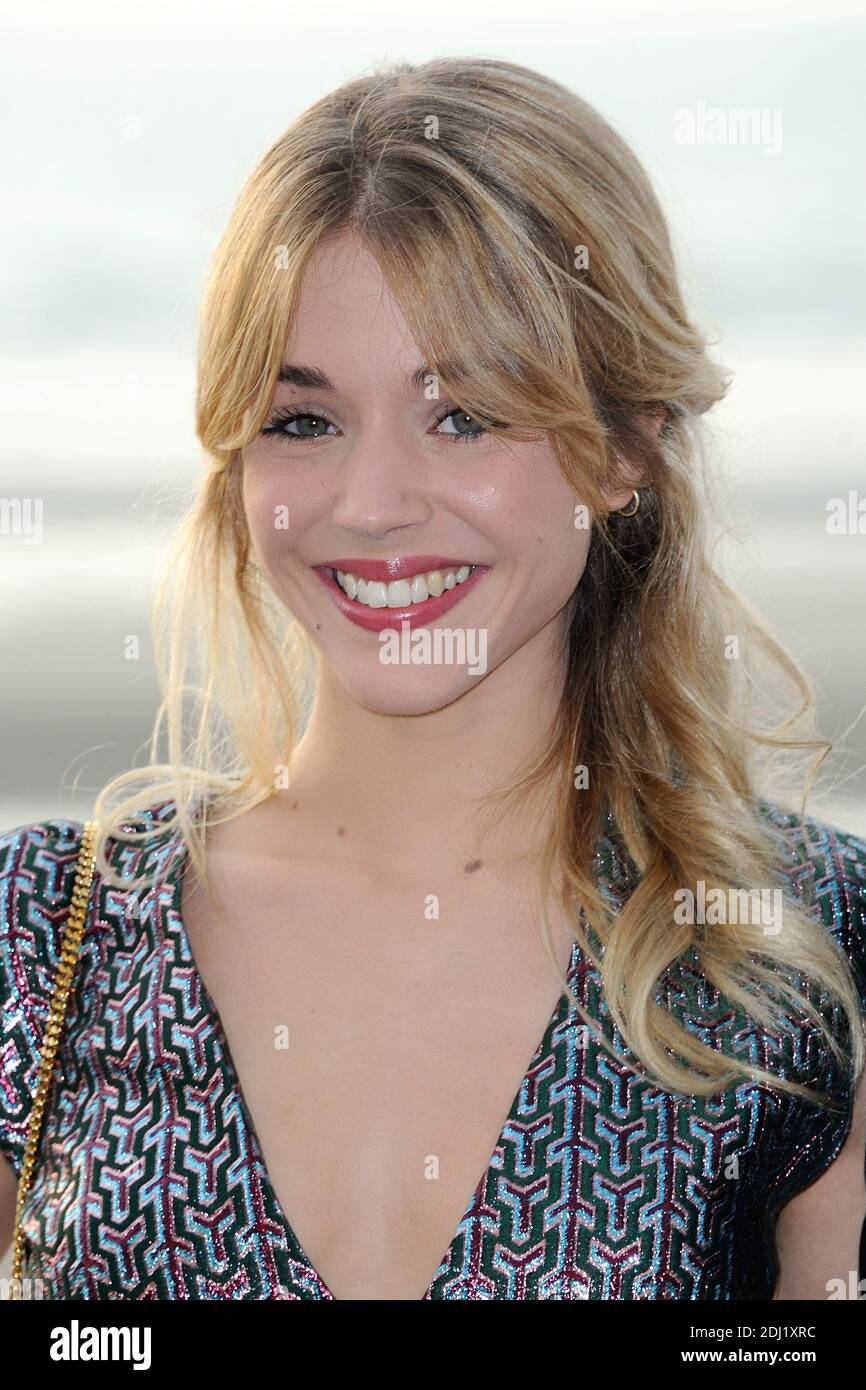 Alice Isaaz assiste a un photocall lors du 30eme Festival du Film de ...