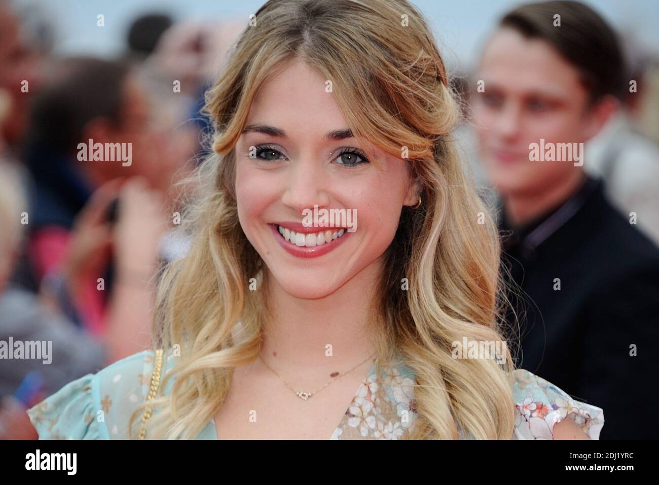 Alice Isaaz assiste a un tapis rouge lors du 30eme Festival du Film de ...