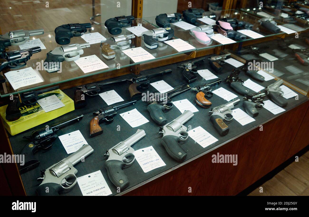 Guns lie on display in the shop window of a hunting and weapons store ...