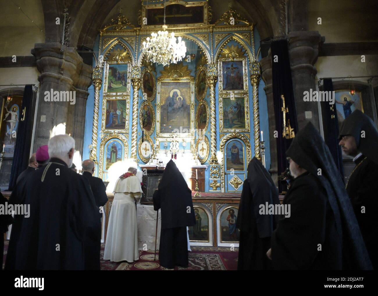 Pope Francis, accompanied by Catholicos of All Armenians Karekin II ...