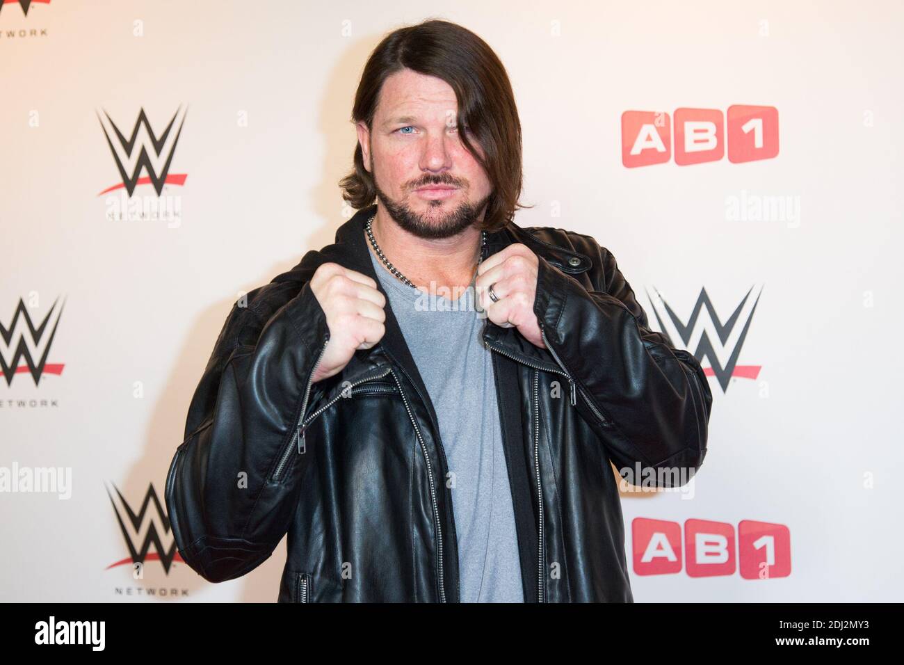 ALLEN NEAL JONES AS AJ STYLE - CATCH - WWE LIVE PARIS A L'ACCOR HOTEL ...