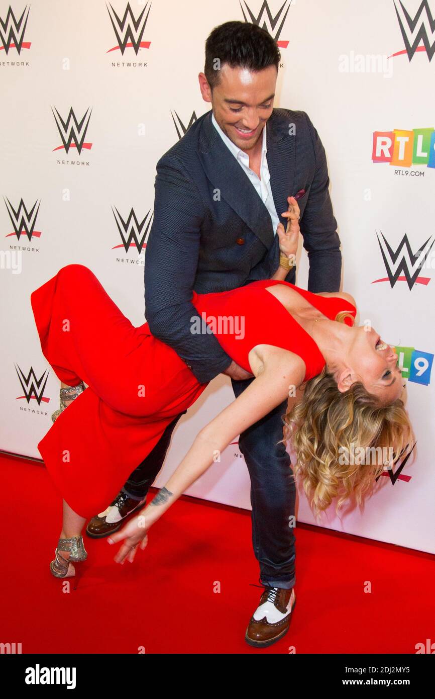 ENORA MALAGRE ET MAXIME DEREYMEZ - CATCH - WWE LIVE PARIS A L'ACCOR ...