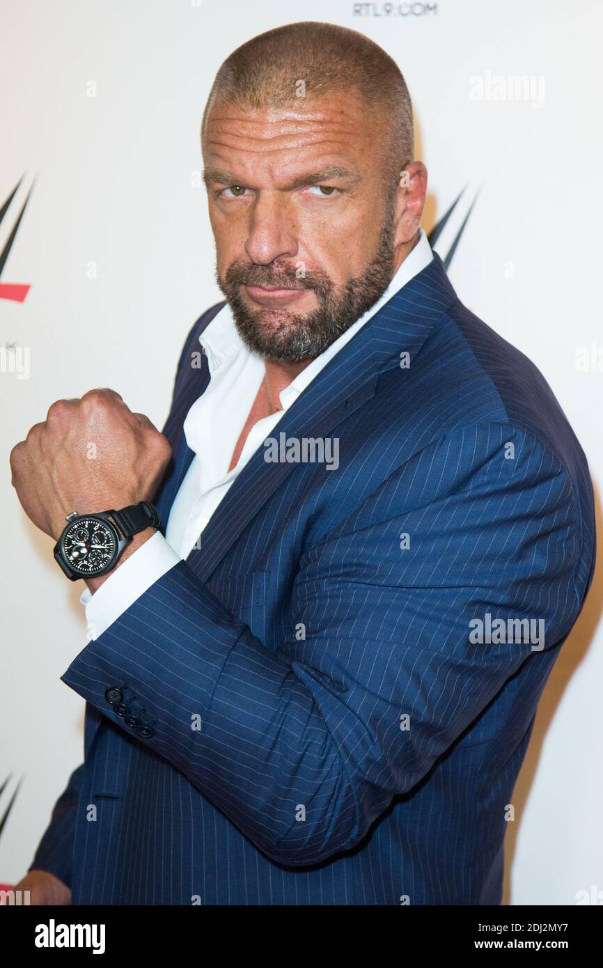 PAUL MICHAEL LEVESQUE AS TRIPLE H - CATCH - WWE LIVE PARIS A L'ACCOR ...