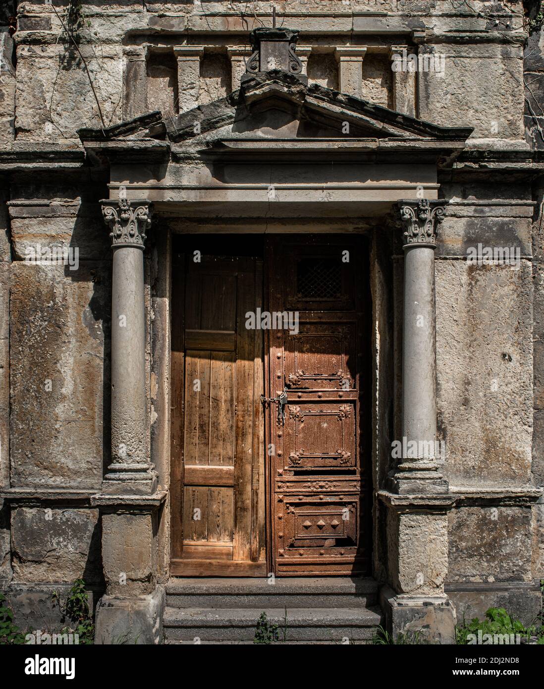 Family crypt hi-res stock photography and images - Alamy