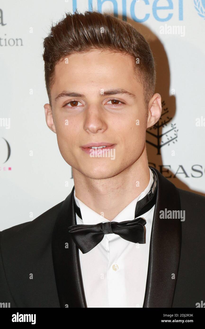 SACHA (THE VOICE) - GLOBAL GIFT GALA 2016 AU FOUR SEASON HOTEL GEORGE V ...