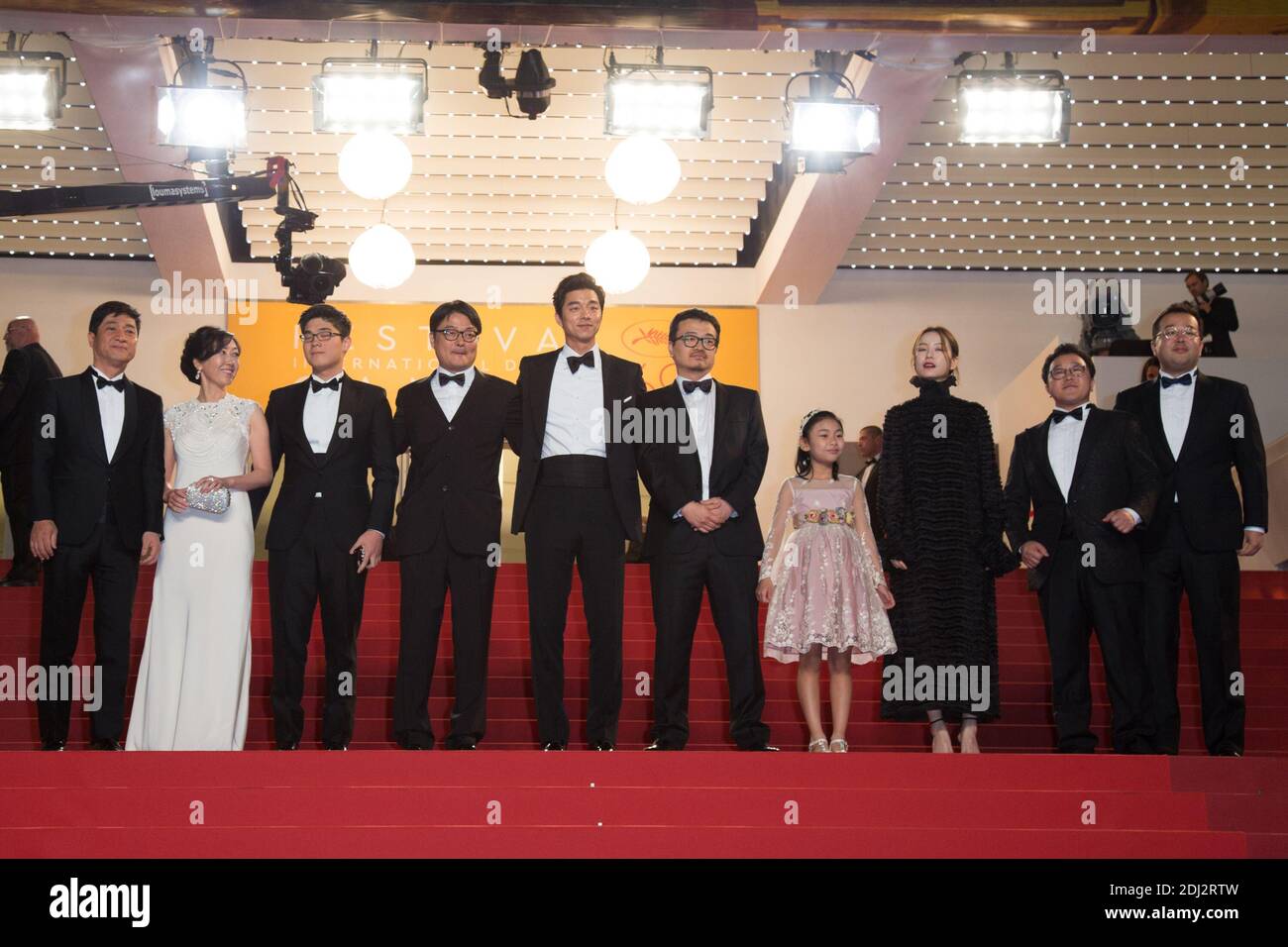 GONG YOO, YEON SANG-HO, KIM SU-AN, JUNG YU-MI - CANNES 2016 - MONTEE ...