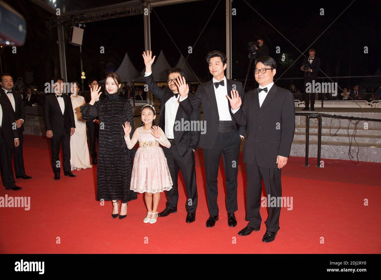 JUNG YU-MI, KIM SU-AN, YEON SANG-HO, GONG YOO - CANNES 2016 - MONTEE ...