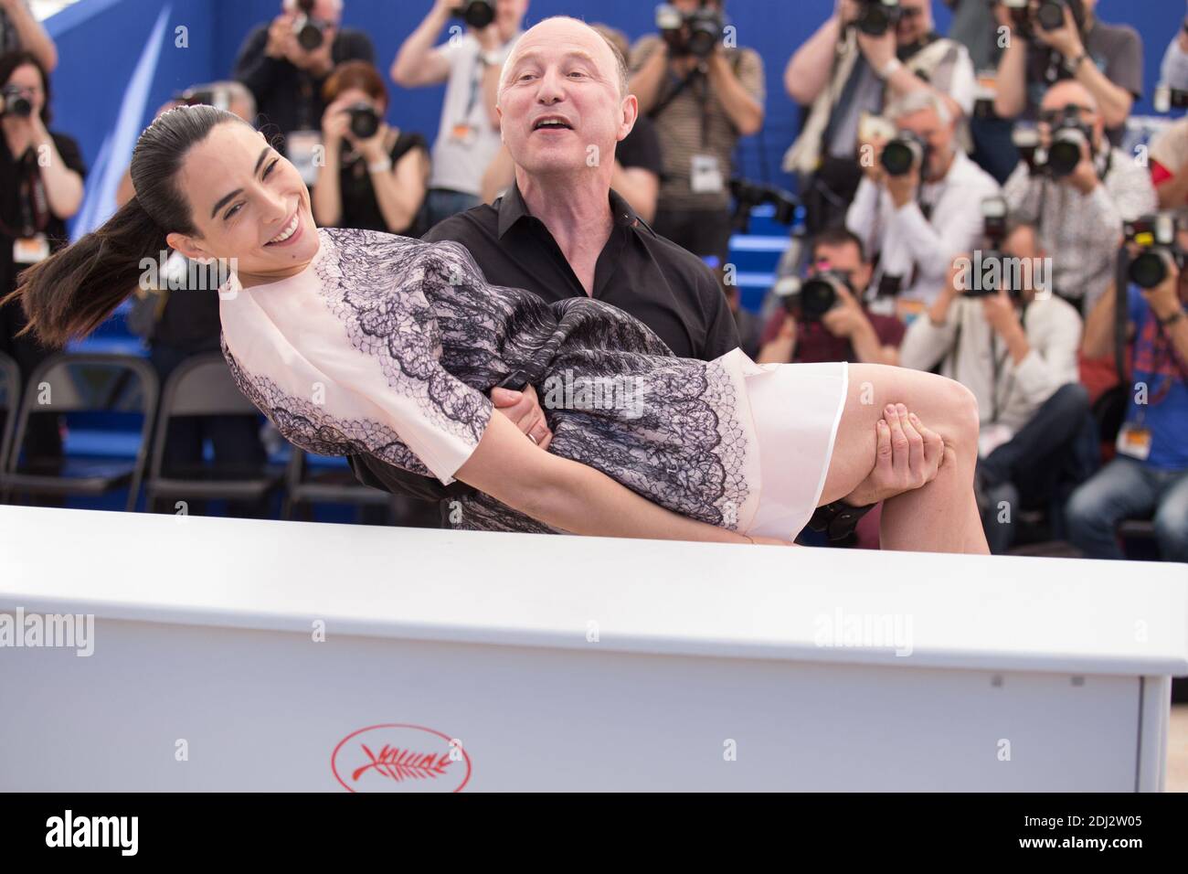 NAILIA HARZOUNE, KARIM DRIDI - CANNES 2016 - PHOTOCALL DU FILM 'CHOUF ...