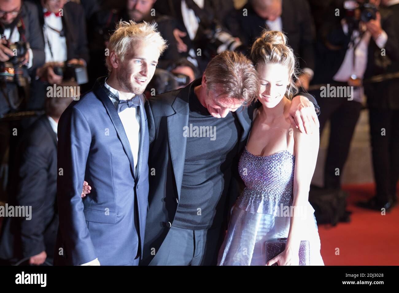 Hopper Jack Penn, Sean Penn, Dylan Penn - CANNES 2016 - DESCENTE DU ...