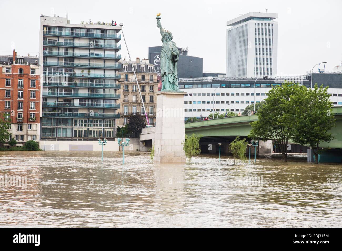 INONDATIONS A PARIS - LE NIVEAU DE LA SEINE DEVRAIT ATTEINDRE SON PIC ...