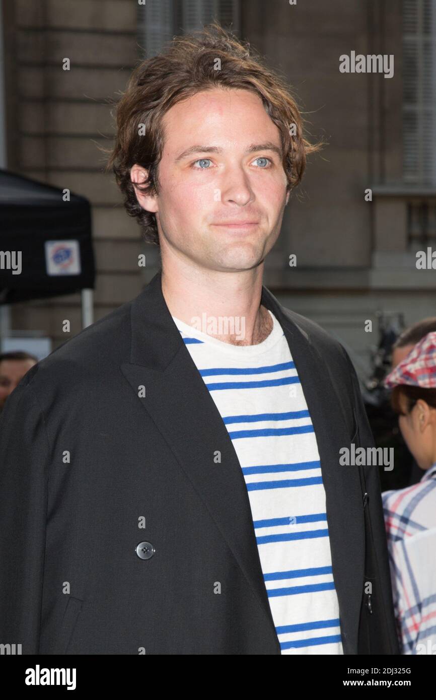 LOUIS-MARIE DE CASTELBAJAC - ARRIVEES DEFILE VALENTINO HOMME - FASHION ...