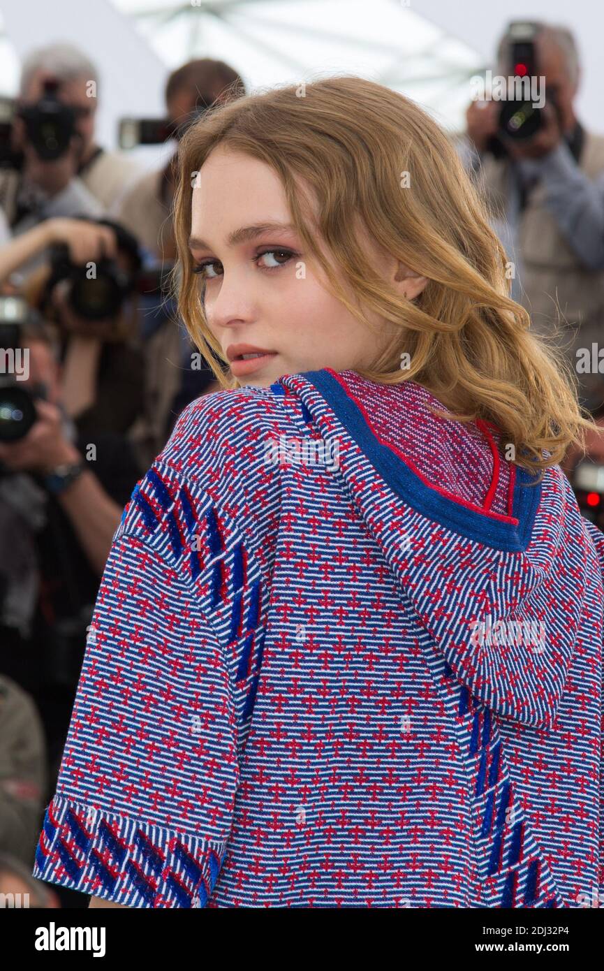 LILY-ROSE DEPP - CANNES 2016 - PHOTOCALL DU FILM 'LA DANSEUSE' Photo by ...