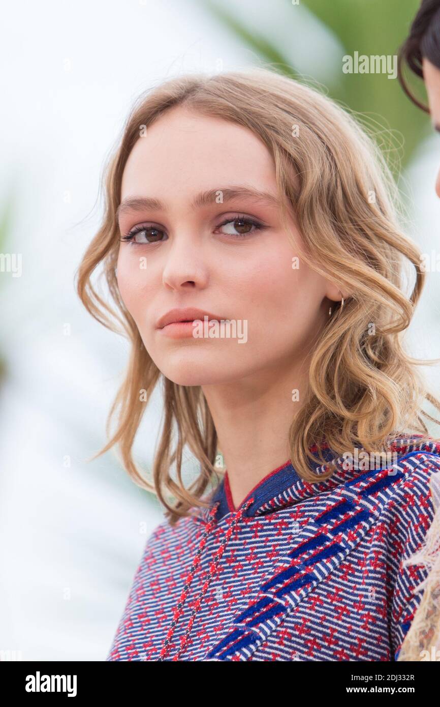LILY-ROSE DEPP - CANNES 2016 - PHOTOCALL DU FILM 'LA DANSEUSE' Photo by ...