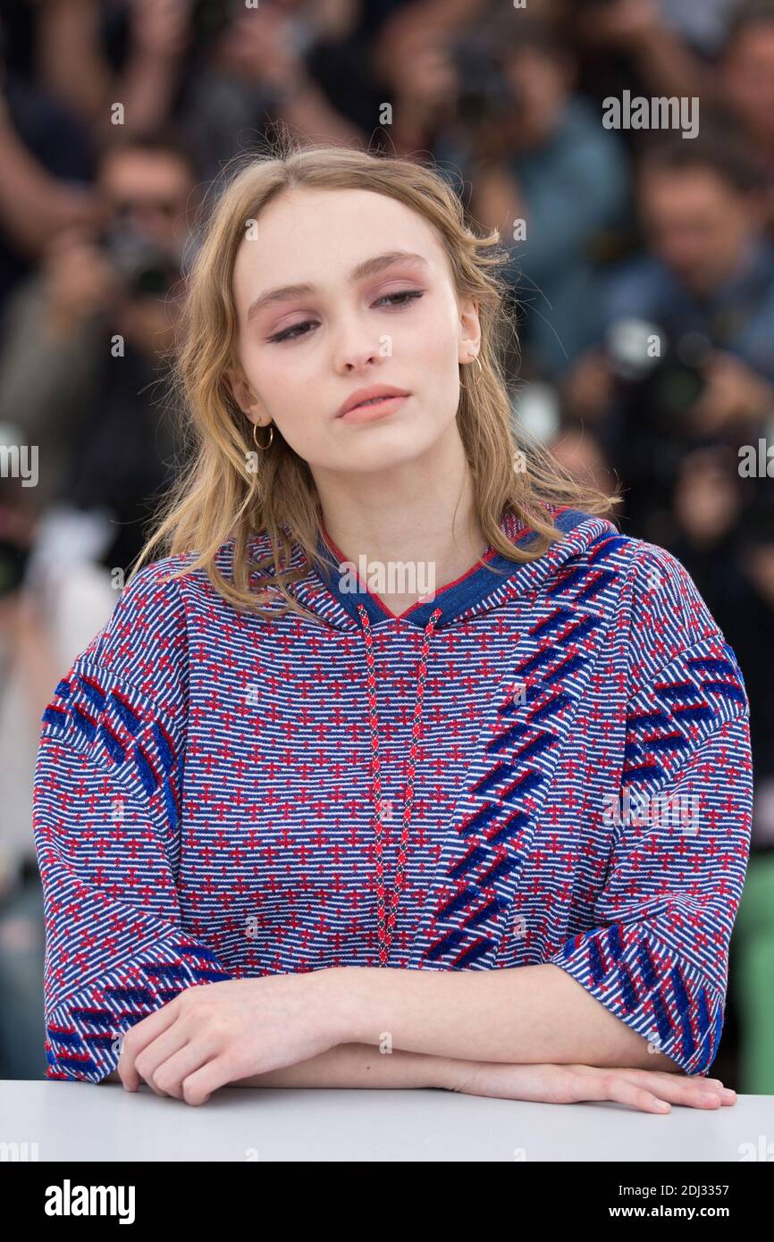 LILY-ROSE DEPP - CANNES 2016 - PHOTOCALL DU FILM 'LA DANSEUSE' Photo by ...