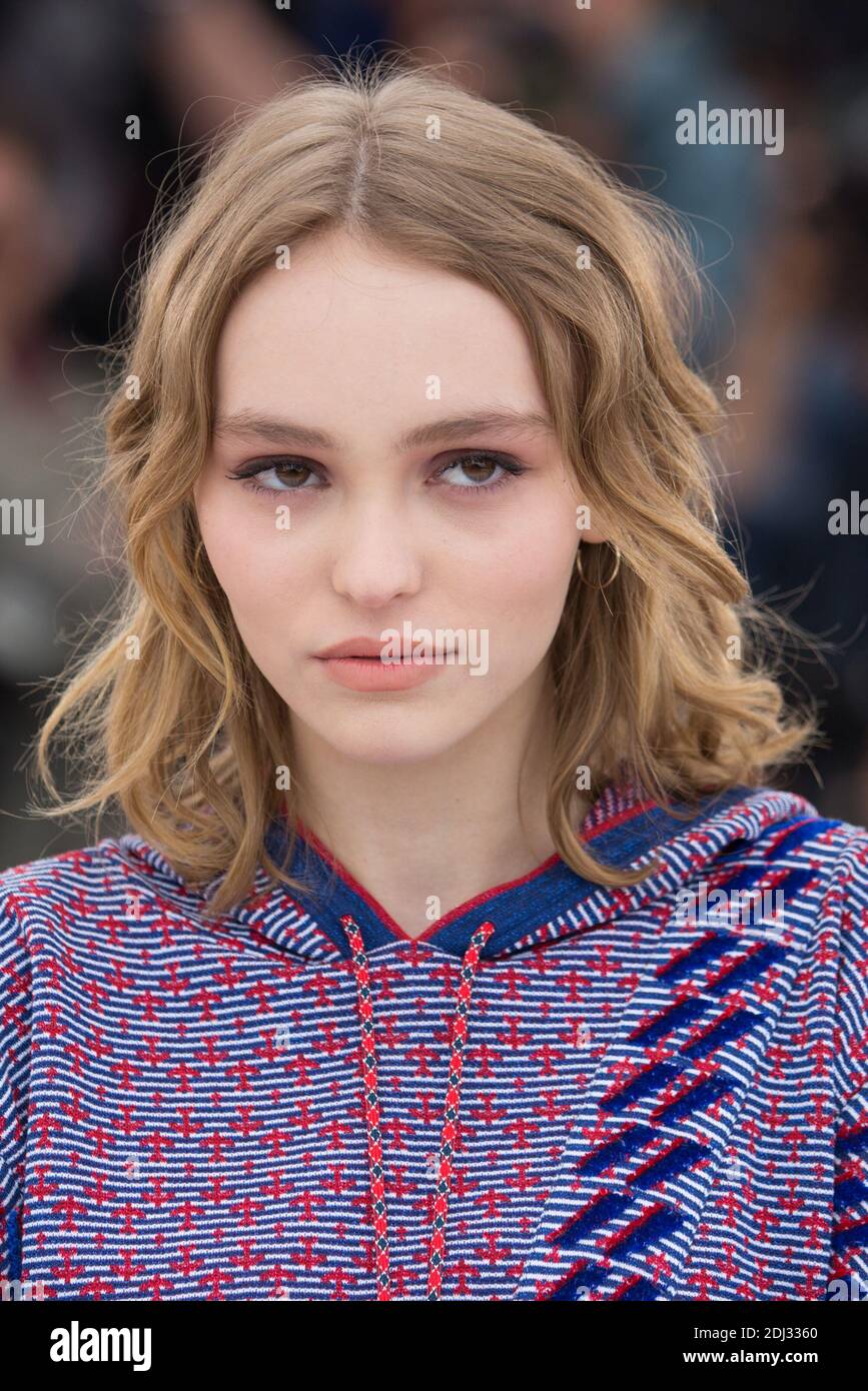 LILY-ROSE DEPP - CANNES 2016 - PHOTOCALL DU FILM 'LA DANSEUSE' Photo by ...