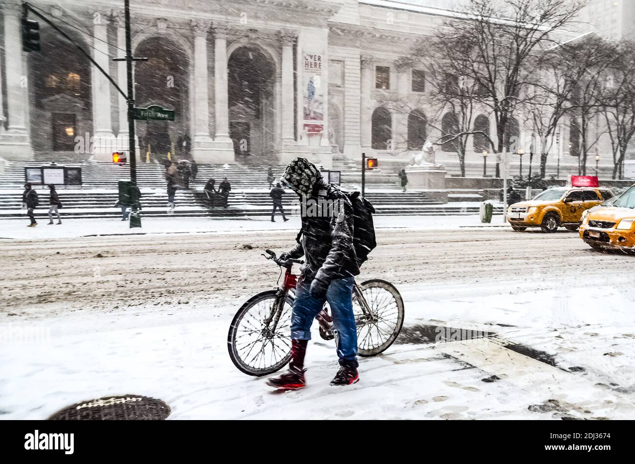 Winter snowstorm blizzard in New York City with heavy snow falling ...