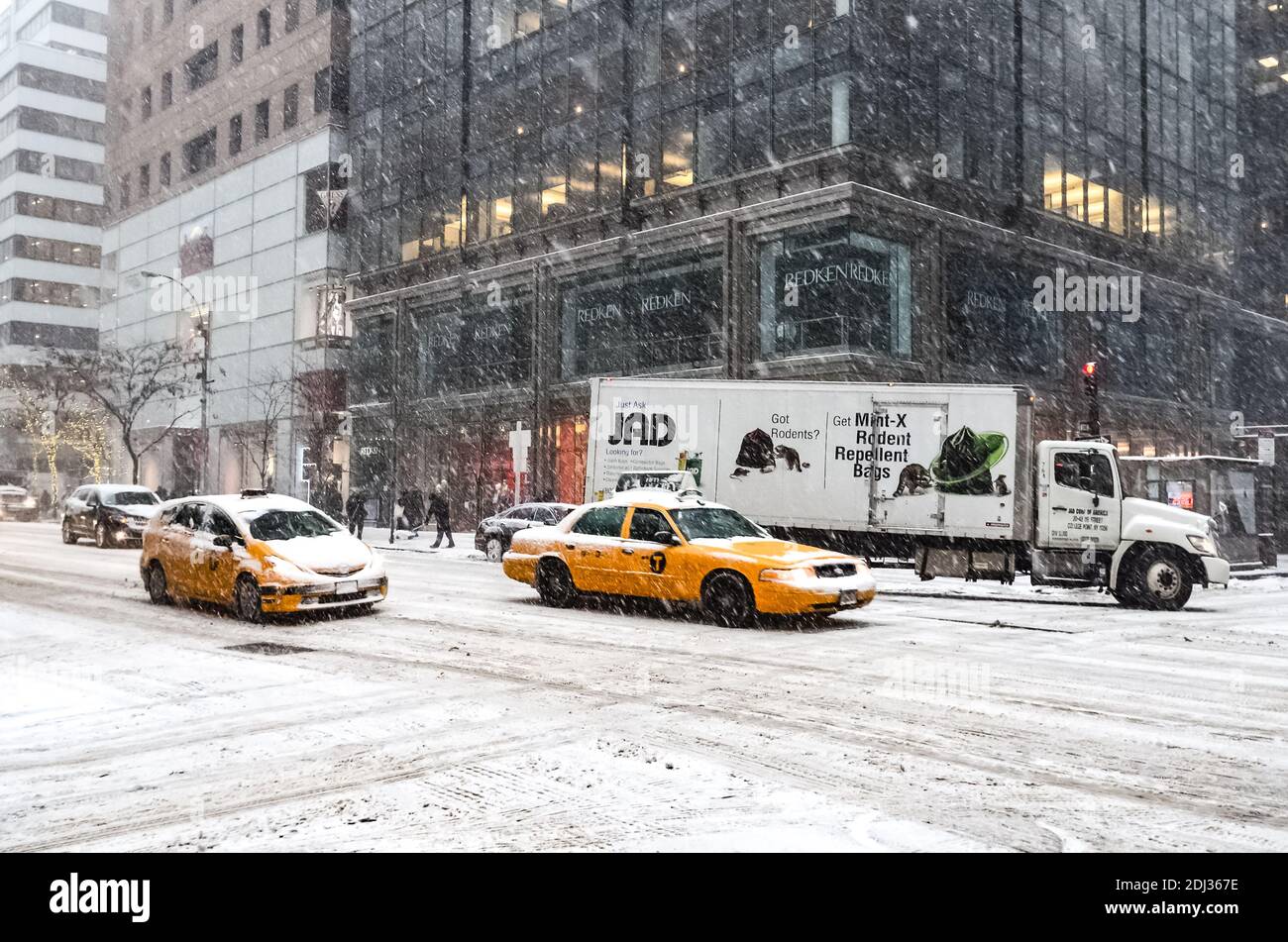 Winter snowstorm blizzard in New York City with heavy snow falling ...