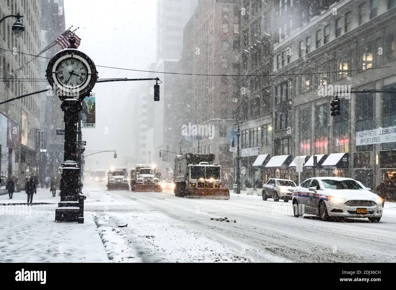 Winter snowstorm blizzard in New York City with heavy snow falling ...