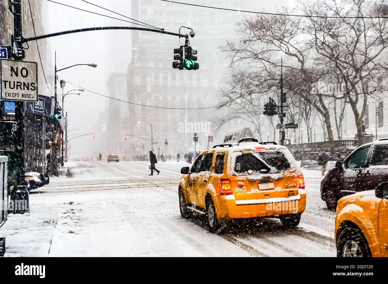 Winter snowstorm blizzard in New York City with heavy snow falling ...