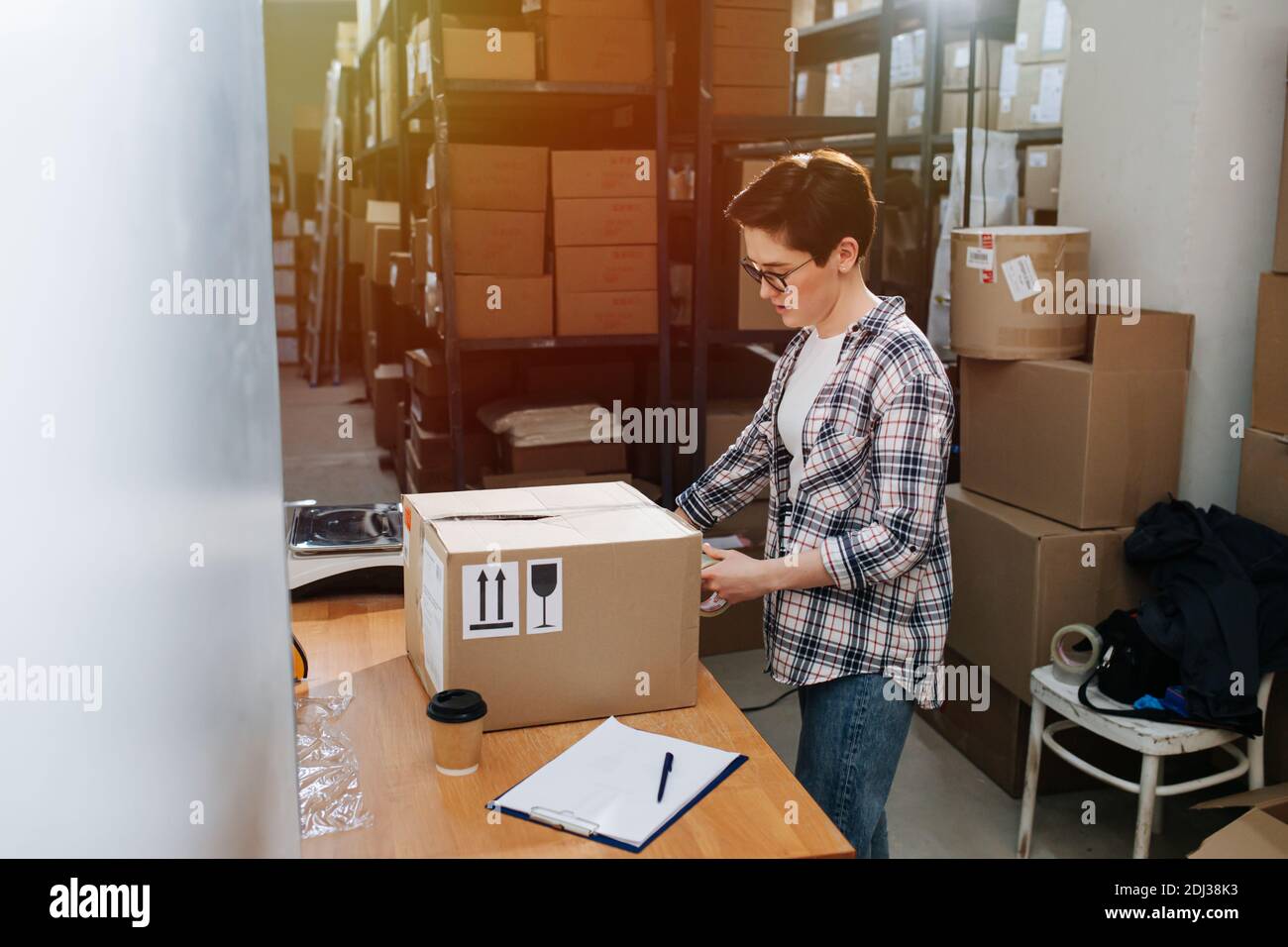 Closing box hi-res stock photography and images - Alamy