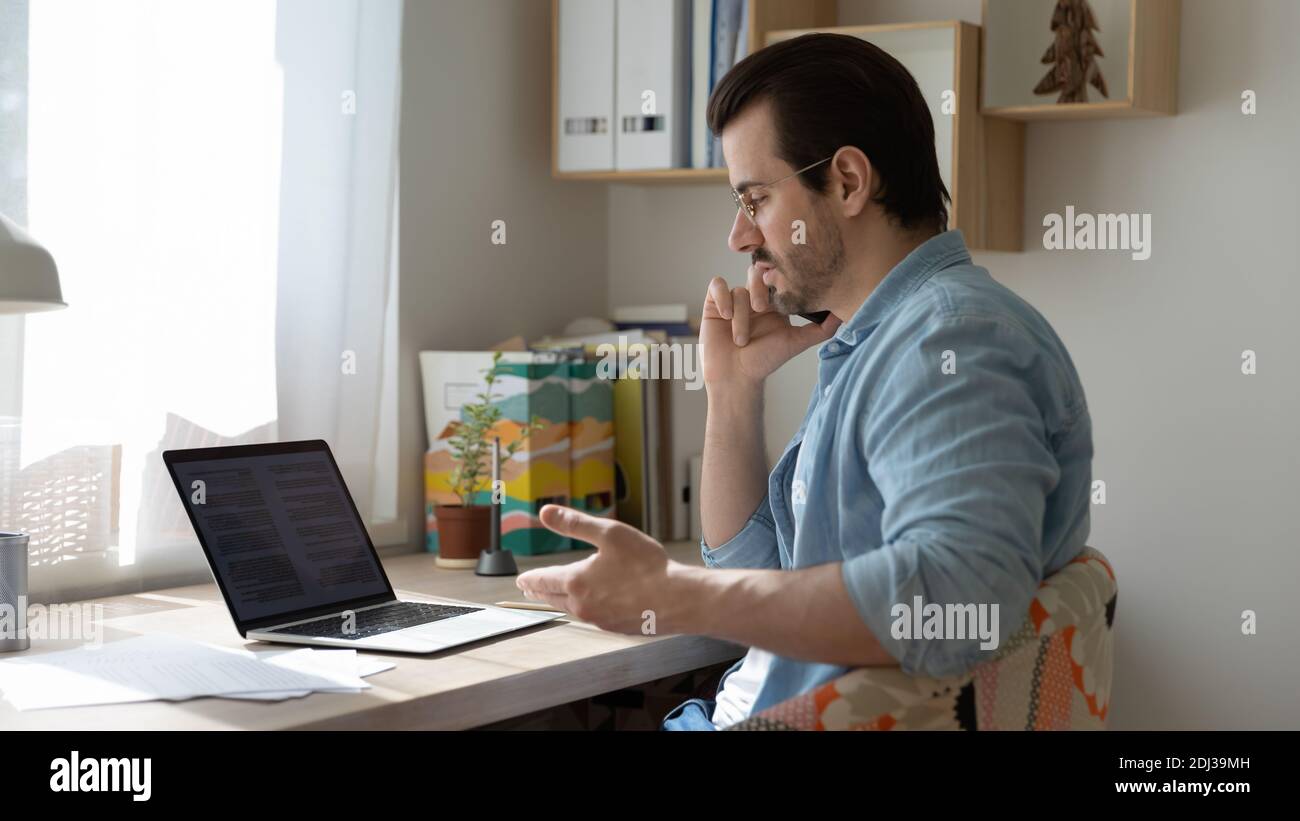 Businessman using smartphone phone hi-res stock photography and images ...