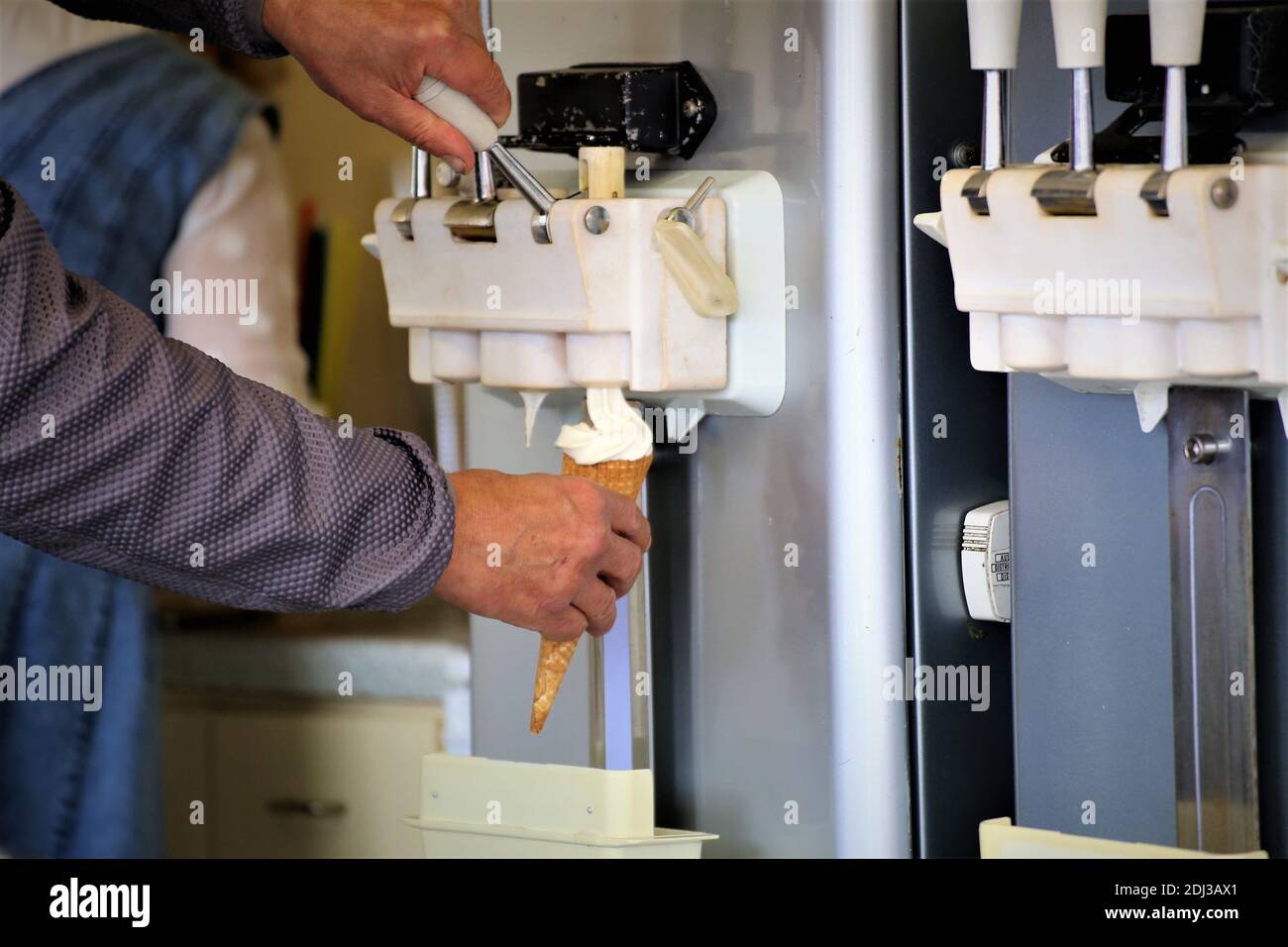 man working on a washing machine Stock Photo - Alamy