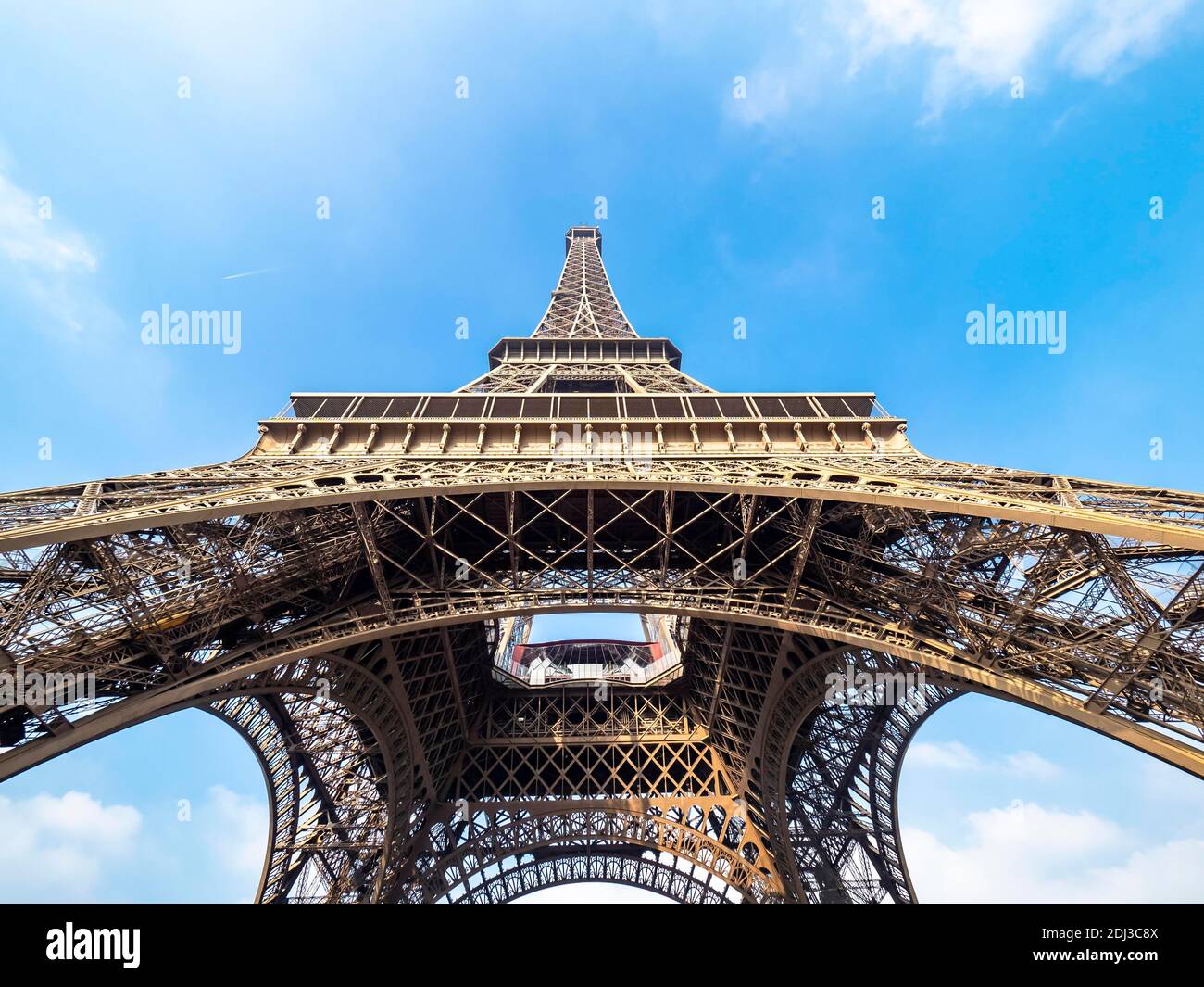 Paris building tower hi-res stock photography and images - Alamy