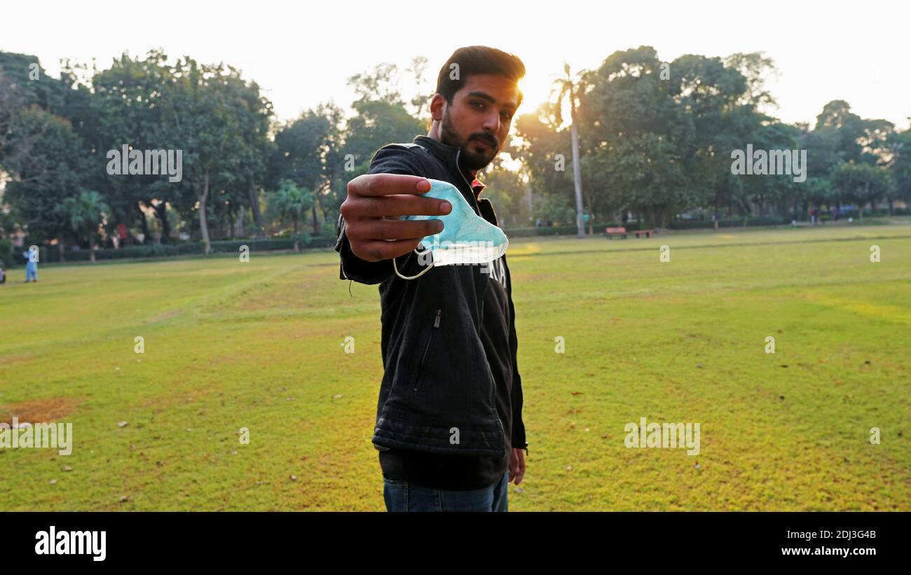 Man wearing medical mask cartoon hi-res stock photography and images ...