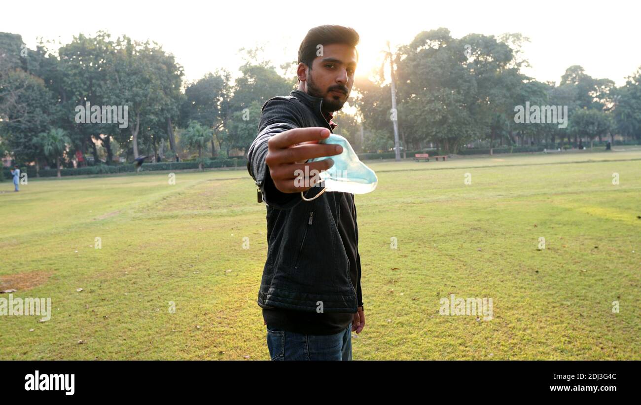 Person giving face mask hi-res stock photography and images - Alamy