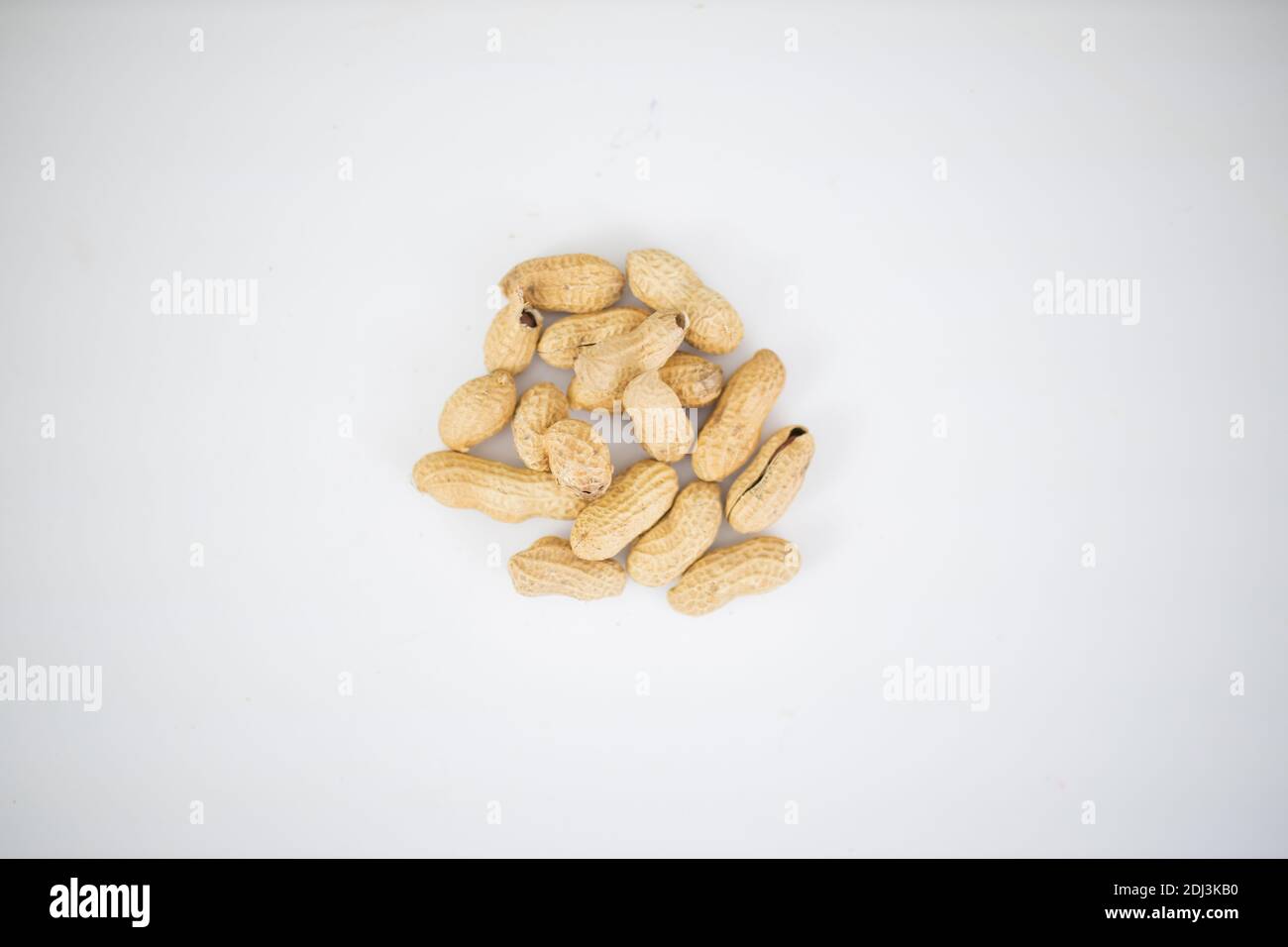 Shell peanuts pile hi-res stock photography and images - Alamy