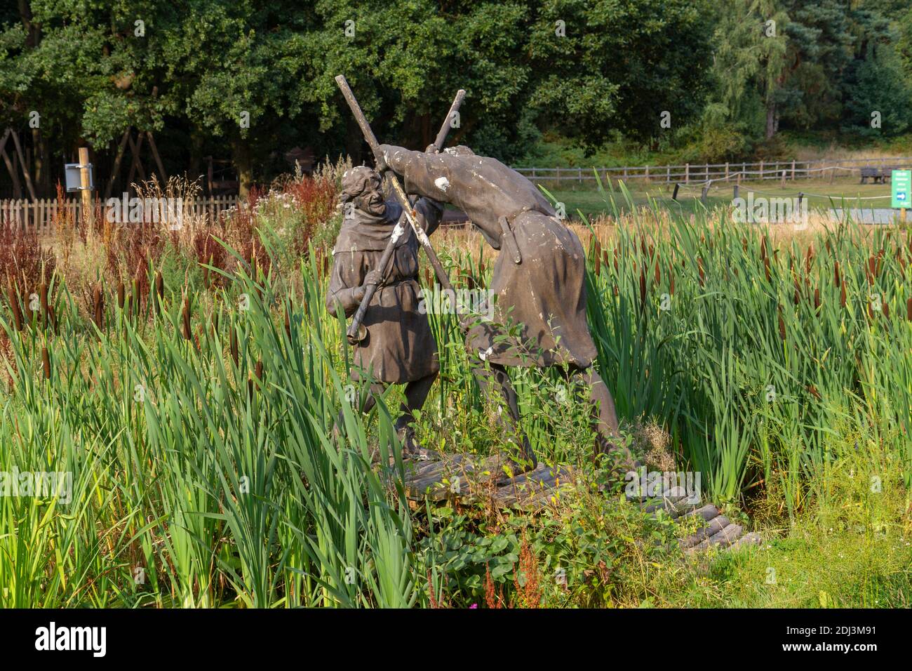 Sculpture of Robin Hood fighting Little John on a log, Sherwood Forest ...