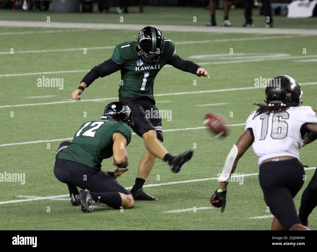 December 12, 2020 - Hawaii Rainbow Warriors place kicker Matthew ...