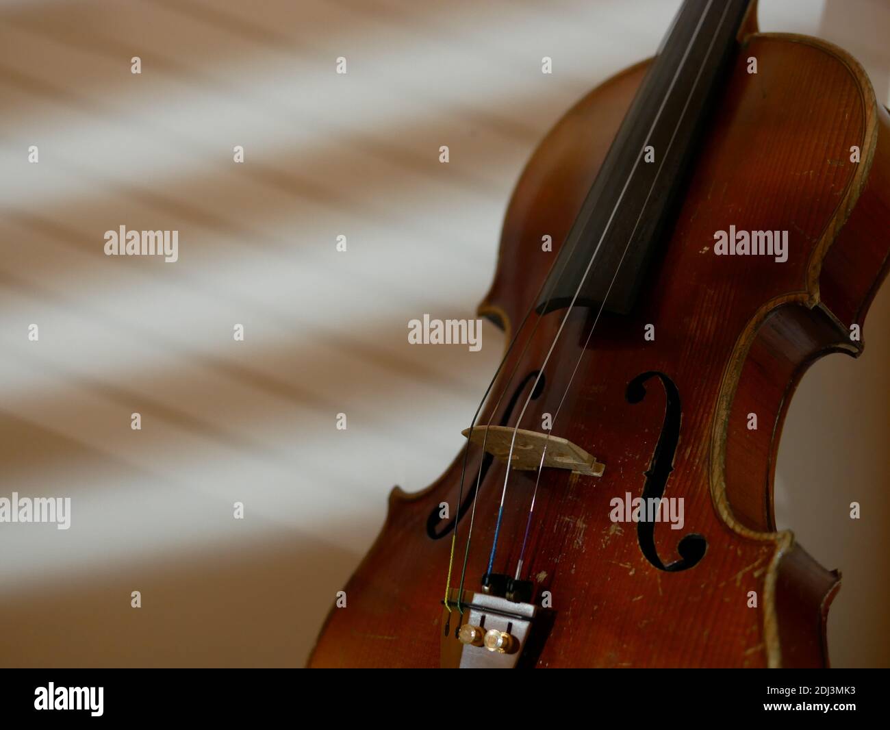 Violin with window blinds shadows effect Stock Photo - Alamy