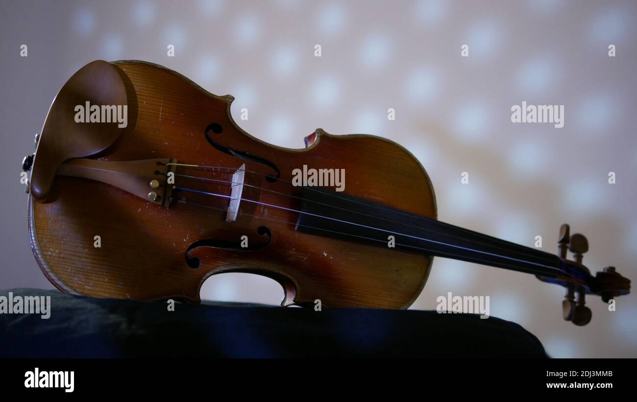 Violin with window blinds shadows effect Stock Photo - Alamy