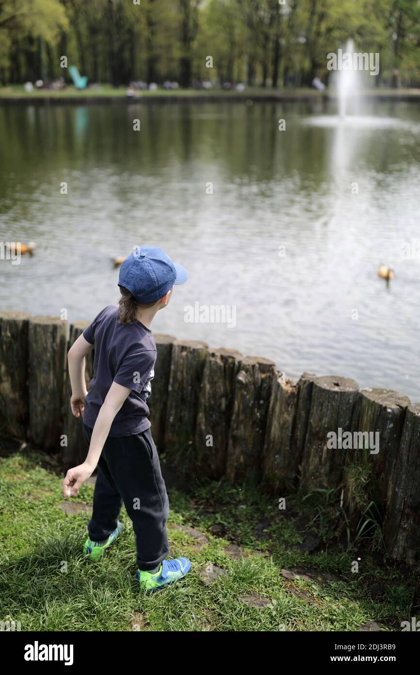 Child throwing food hi-res stock photography and images - Alamy