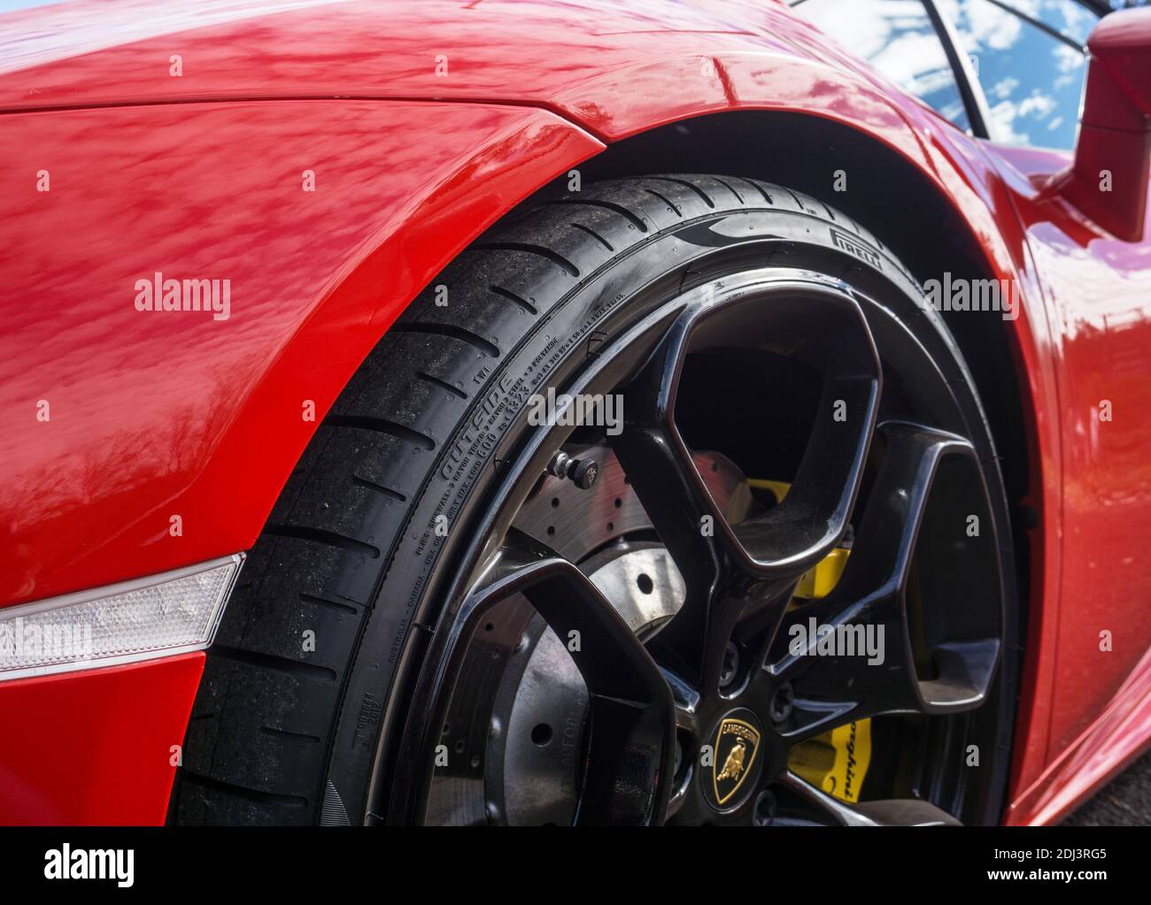 Close up detail of the gloss black Giano 20 inch rims on a Rosso Mars ...