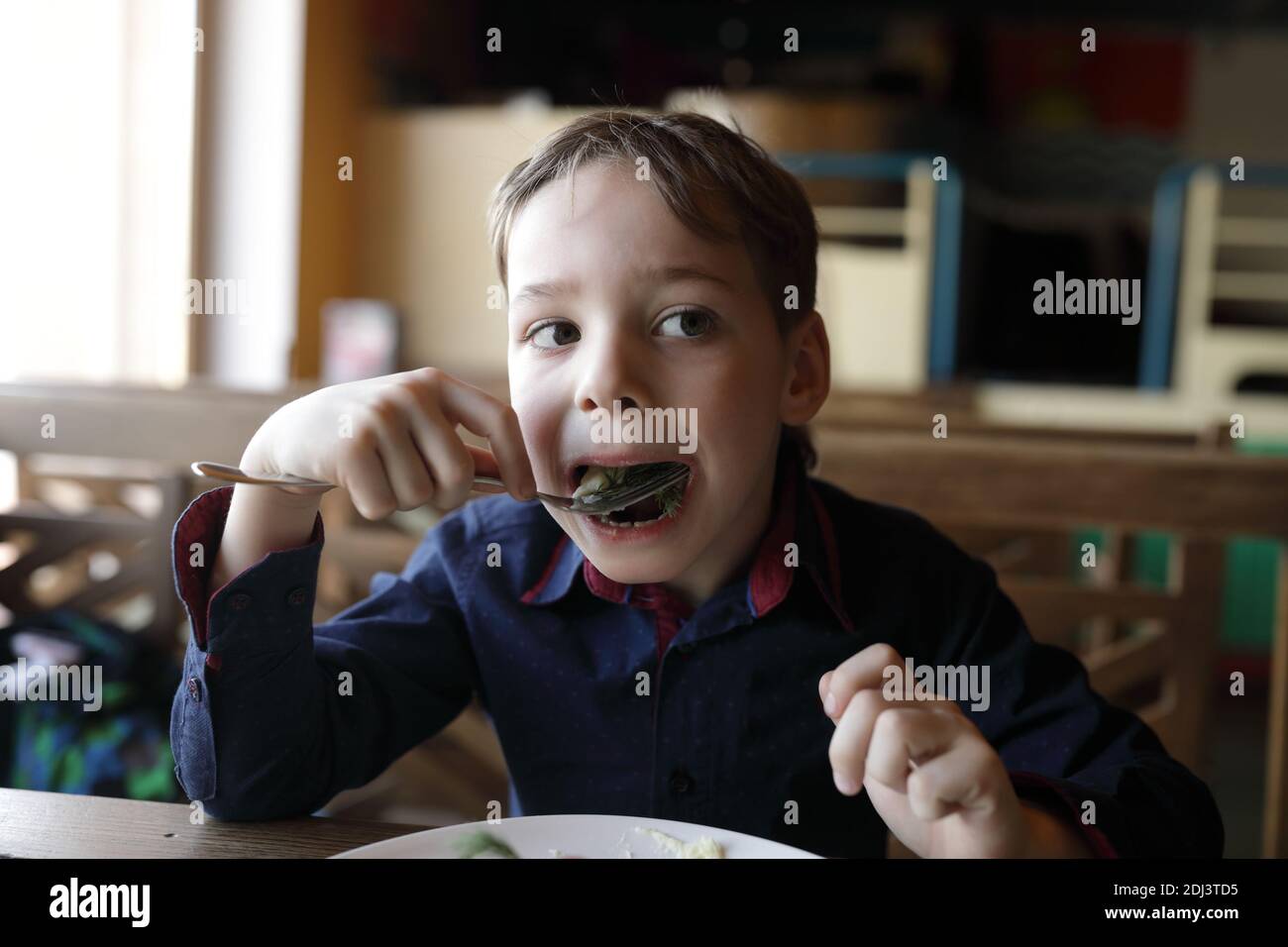 Mashed potatoes child hi-res stock photography and images - Alamy