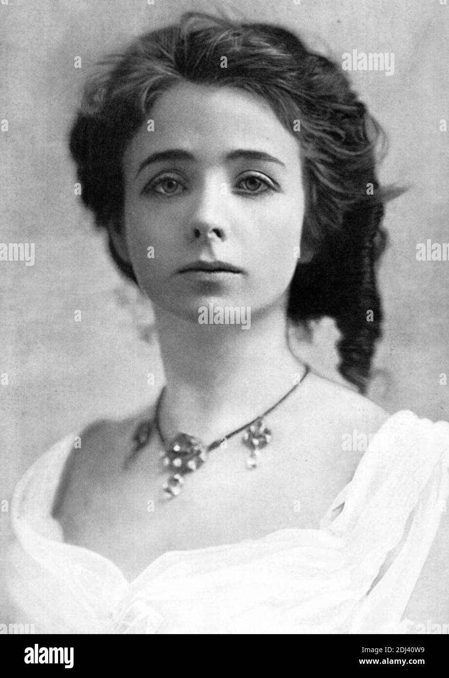 American actress maude hi-res stock photography and images - Alamy