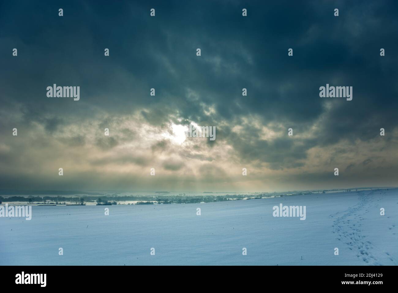 Cloudy sky landscape winter hi-res stock photography and images - Alamy