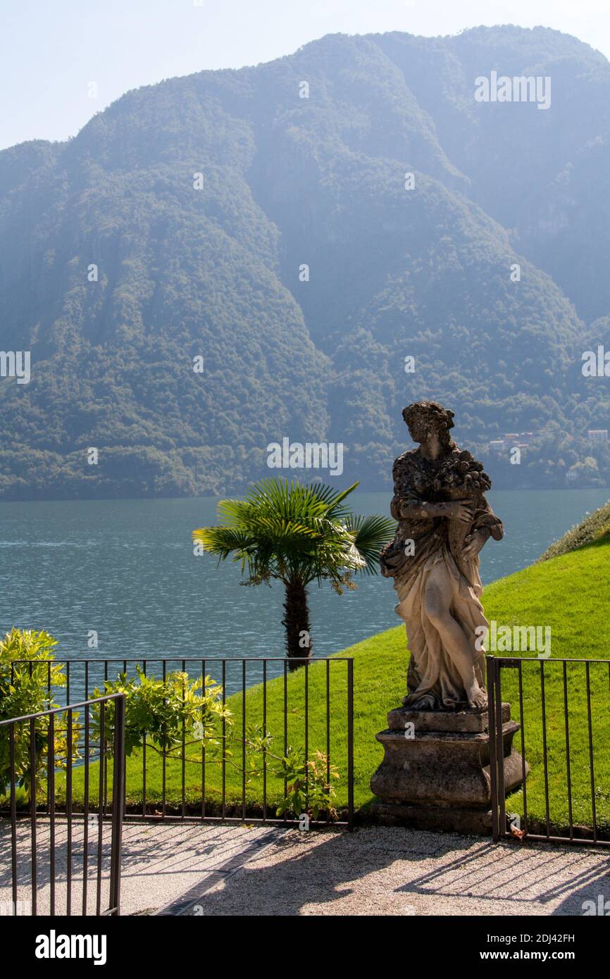 Statues at the waterfront at Lago di como Stock Photo - Alamy