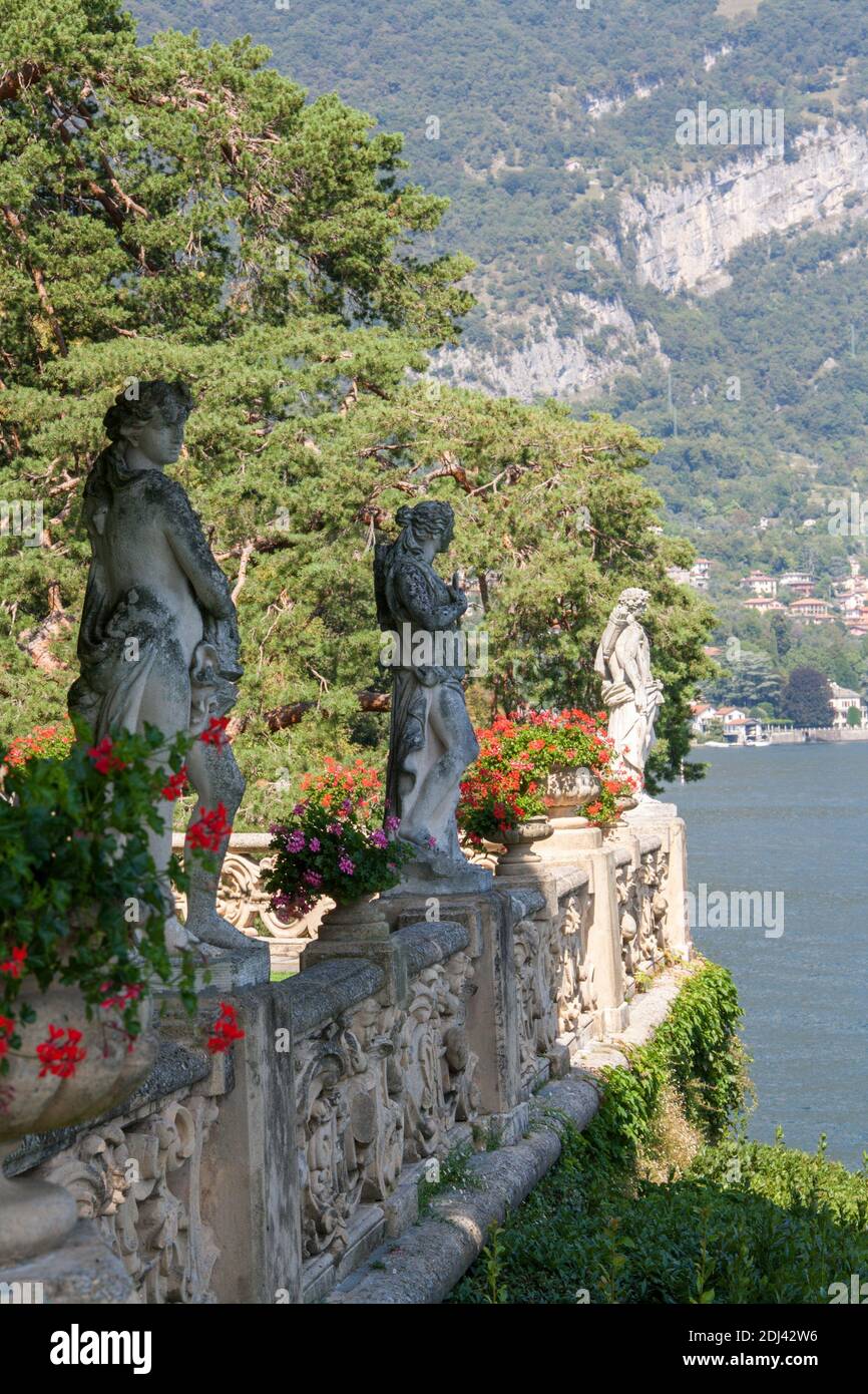 Statues at the waterfront at Lago di como Stock Photo - Alamy