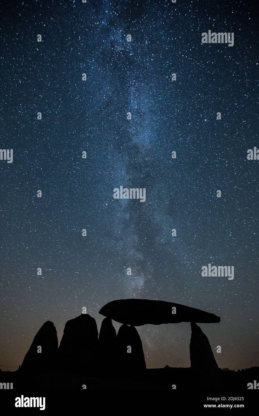 Milky way over standing hi-res stock photography and images - Alamy