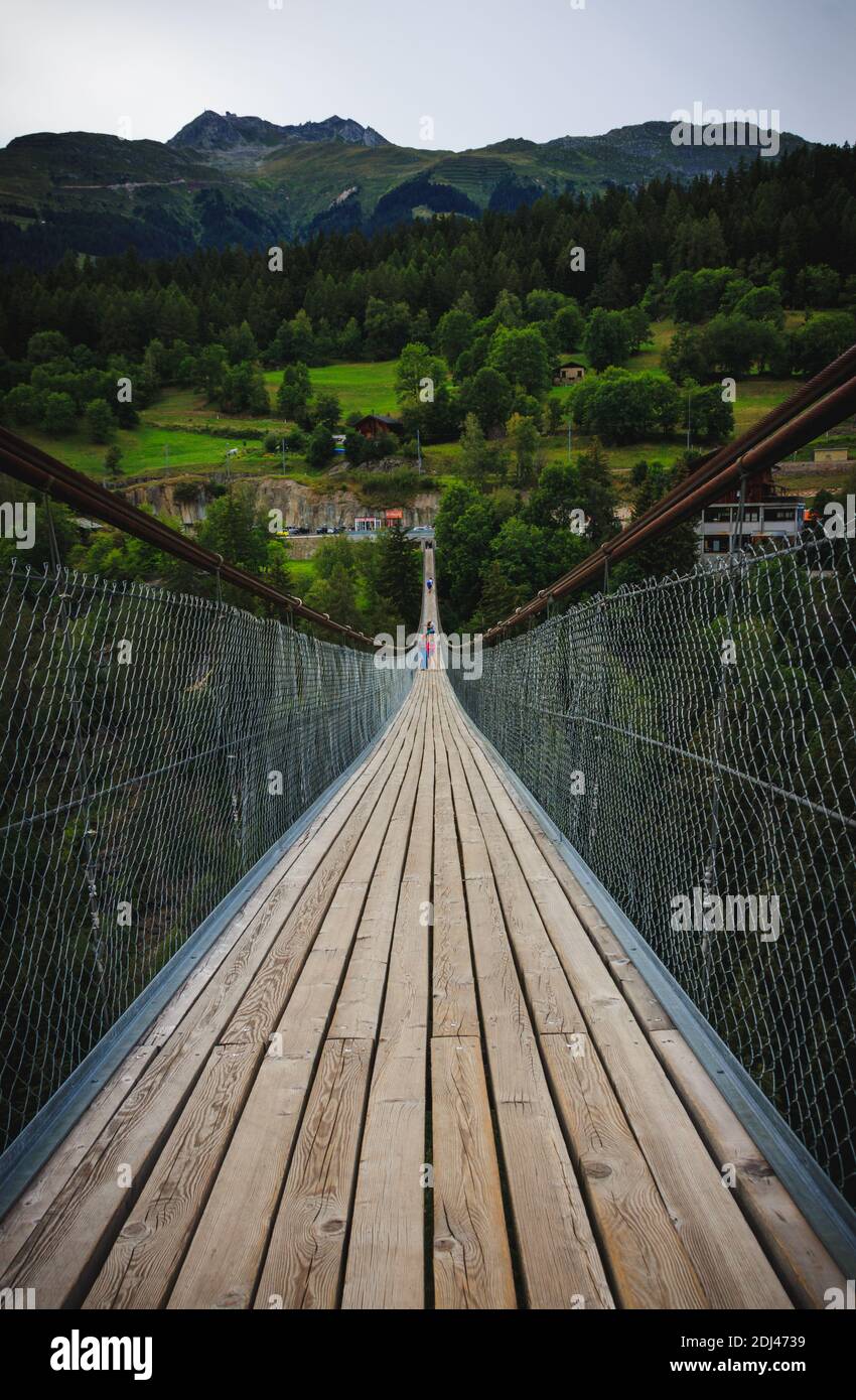 Human bridge hi-res stock photography and images - Alamy