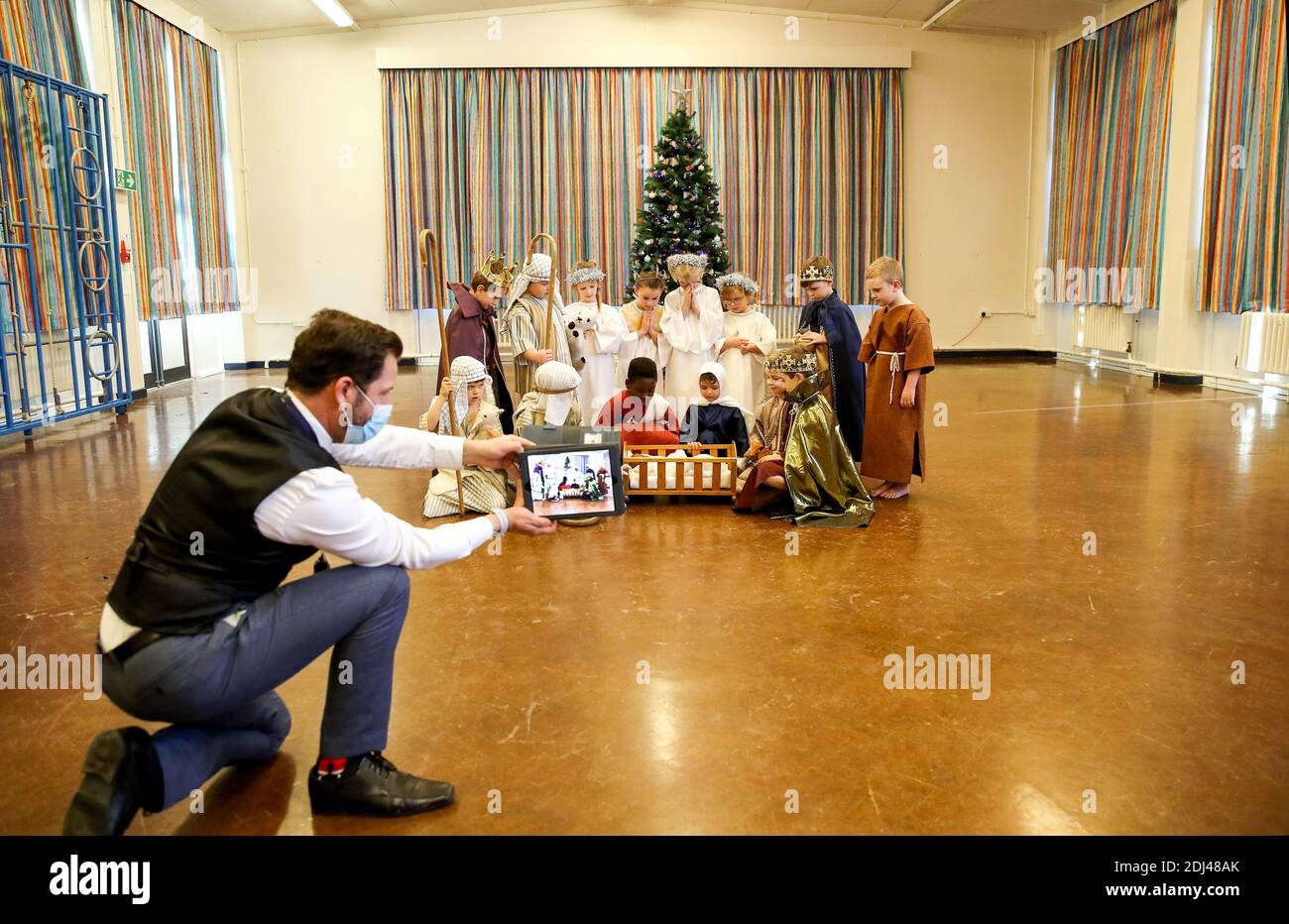 Year 2 Pupils at Manor Park School and Nursery in Knutsford, perform ...