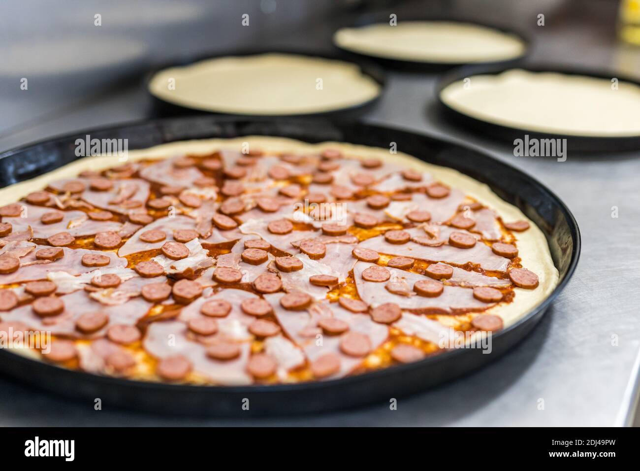 Making of a traditional italian pizza in the kitchen Stock Photo - Alamy