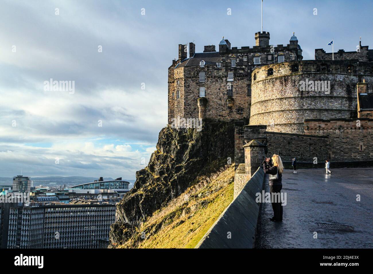 Old closes edinburgh hi-res stock photography and images - Alamy